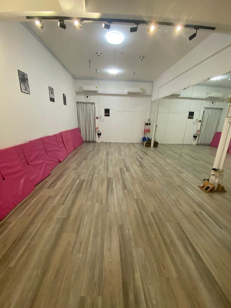 Dance Studio with affordable hourly rent in the heart of city - Dancerents